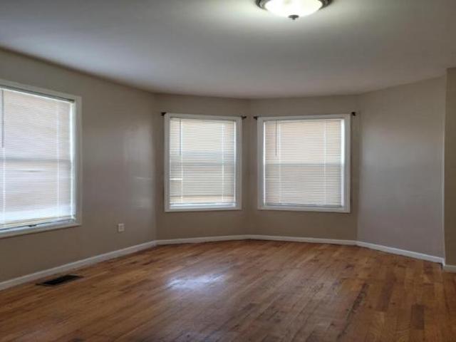 3 Br, 2 bath, Condo 64 9th Ave W