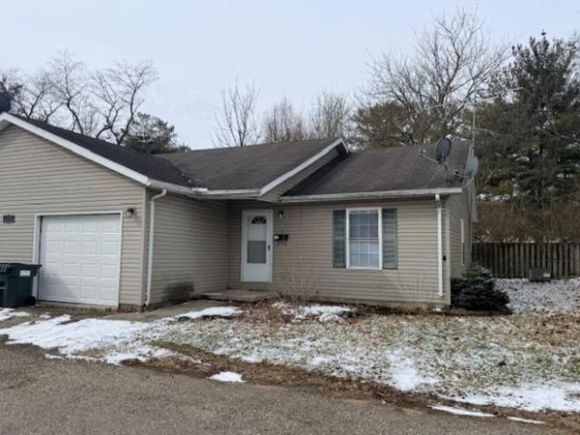 3 Br, 2 bath, Condo 655 Mosgrove St