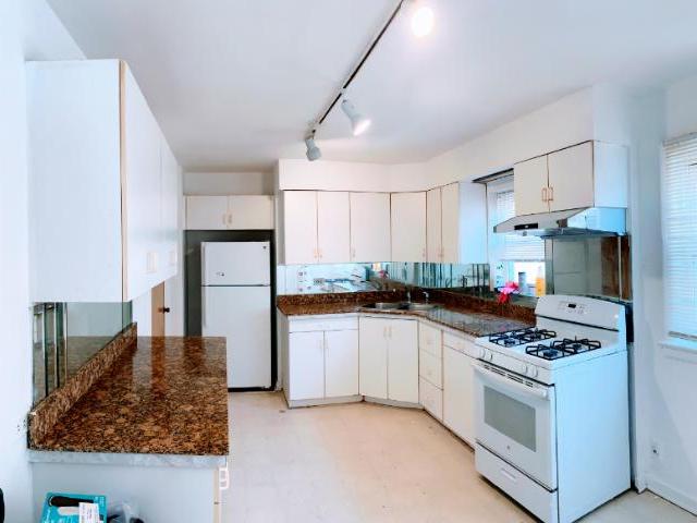 3 Br, 2 bath, Condo 6623 N California Ave