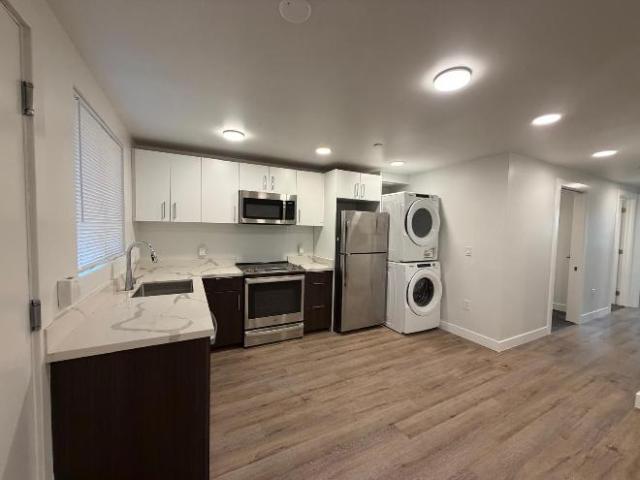 3 Br, 2 bath, Condo 669 24th Street
