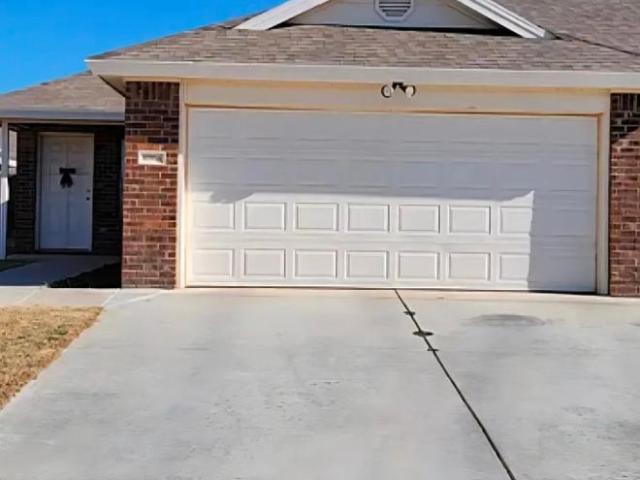 3 Br, 2 bath, Condo 6705 Pontiac Ave