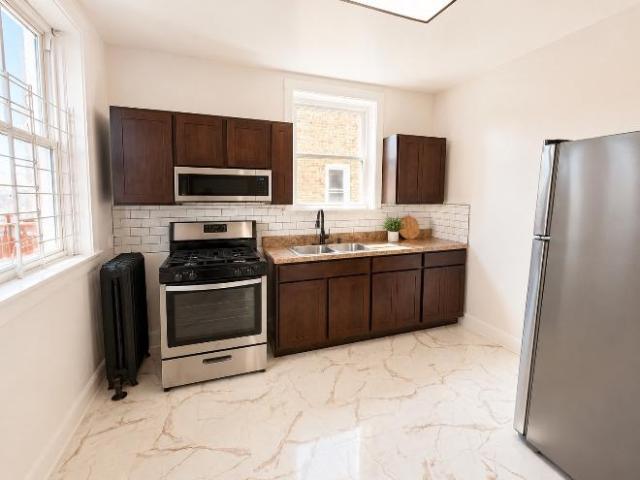 3 Br, 2 bath, Condo 6839 S East End Ave