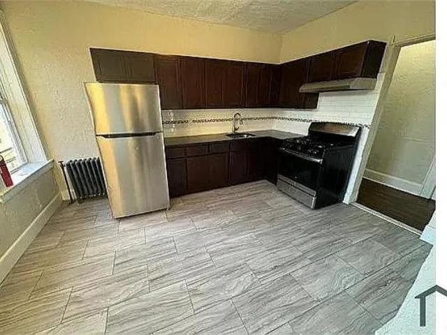 3 Br, 2 bath, Condo 691 Elizabeth Avenue