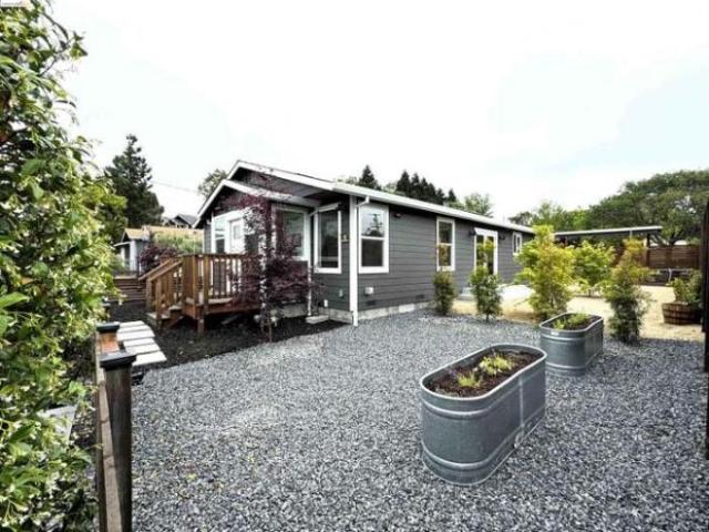 3 Br, 2 bath, Condo 6 Magnolia Ave