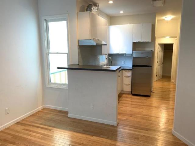 3 Br, 2 bath, Condo 6 Doric Aly