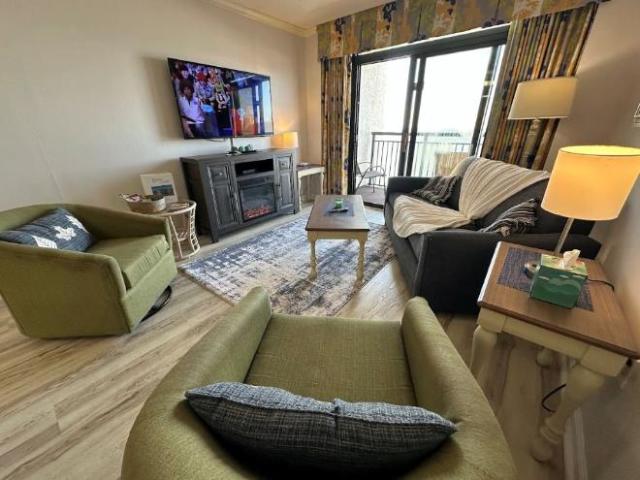 3 Br, 2 bath, Condo 7100 N Ocean Blvd