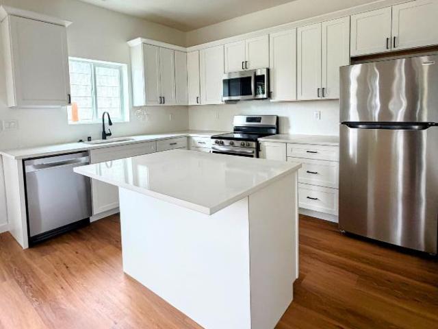 3 Br, 2 bath, Condo 720 W York Ave