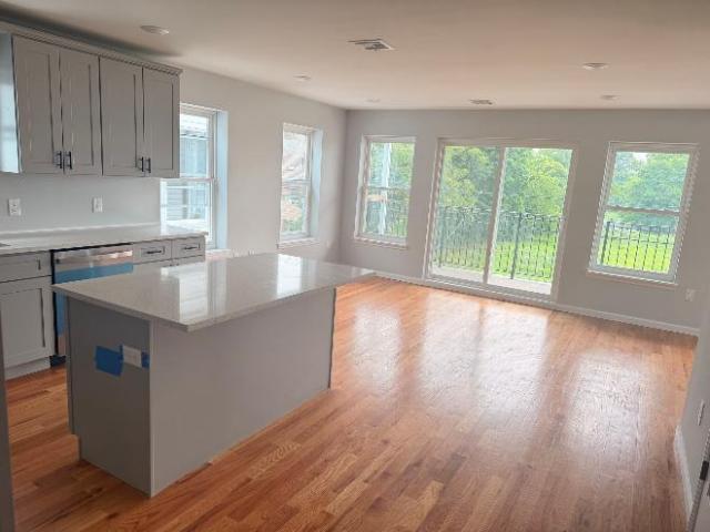 3 Br, 2 bath, Condo 725 S11th St