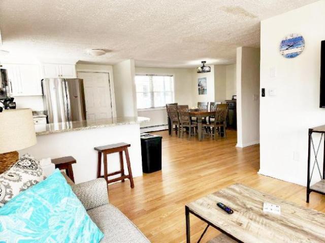 3 Br, 2 bath, Condo 72 E Grand Ave