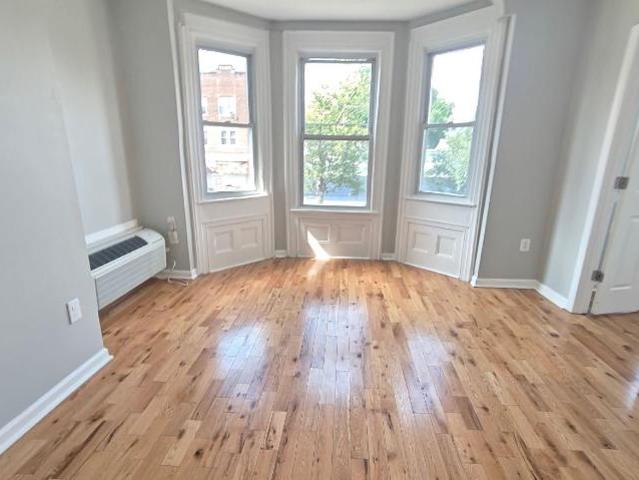 3 Br, 2 bath, Condo 738 Clinton Ave