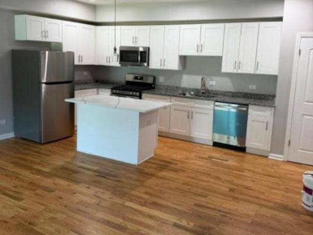 3 Br, 2 bath, Condo 739 South Independence Boulevard