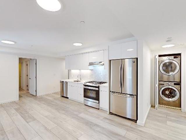 3 Br, 2 bath, Condo 748 Page St