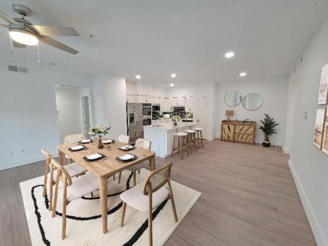 3 Br, 2 bath, Condo 7700 Greenway Blvd
