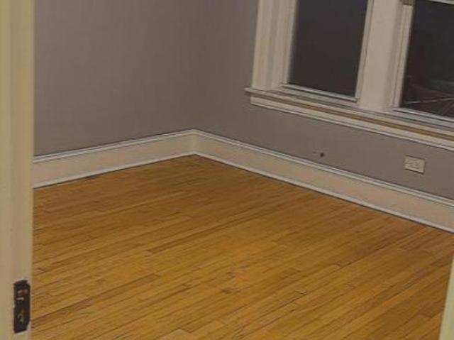 3 Br, 2 bath, Condo 7743 S Kingston Ave