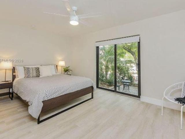 3 Br, 2 bath, Condo 800 S Dixie Hwy