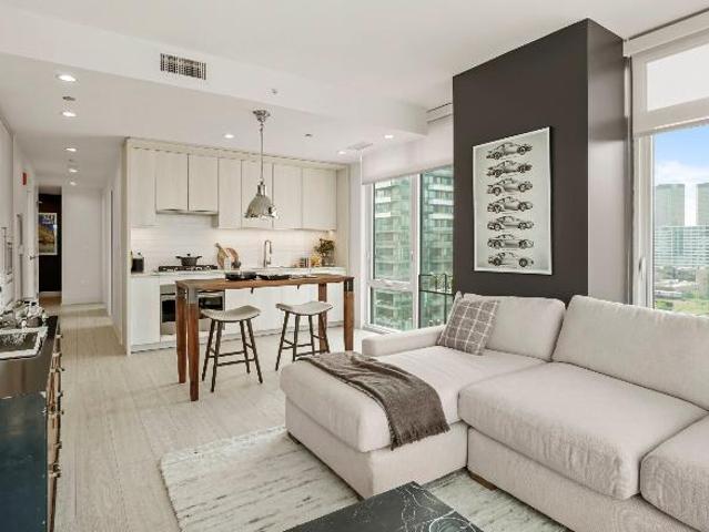3 Br, 2 bath, Condo 802 W Fulton Market