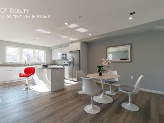 3 Br, 2 bath, Condo 808 W Norris St