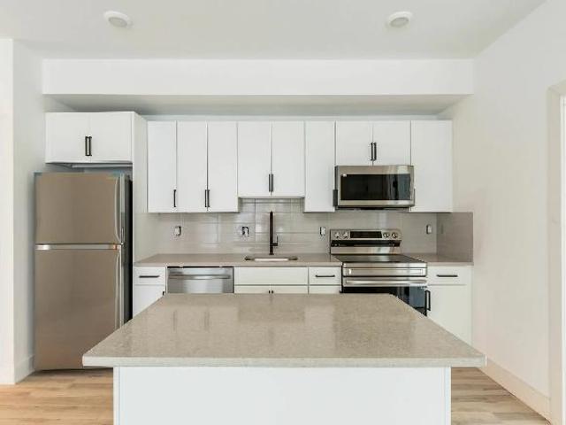 3 Br, 2 bath, Condo 809 Diamond St
