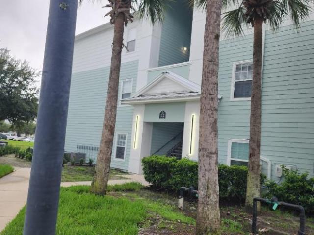3 Br, 2 bath, Condo 8218 Green Parrot Rd