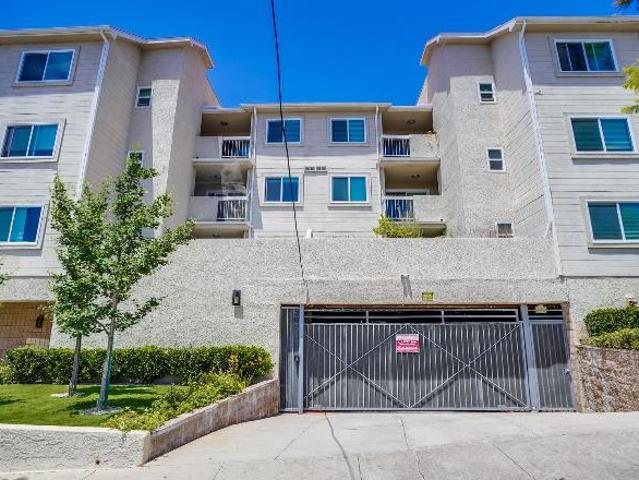 3 Br, 2 bath, Condo 821 N Austin Ave