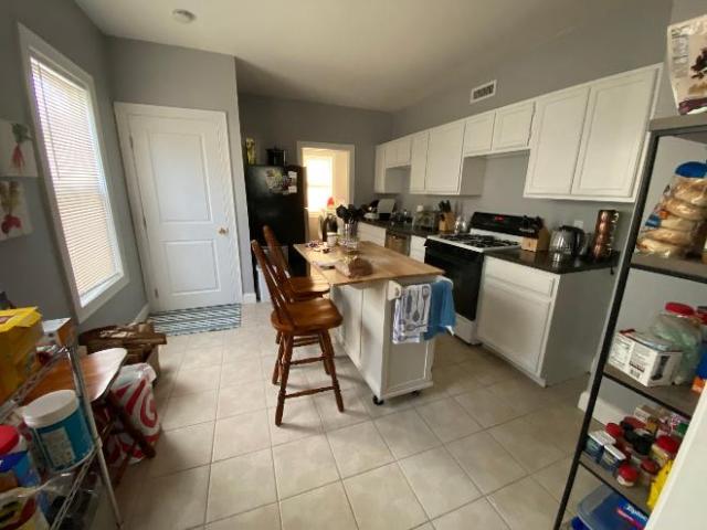 3 Br, 2 bath, Condo 824 Main St