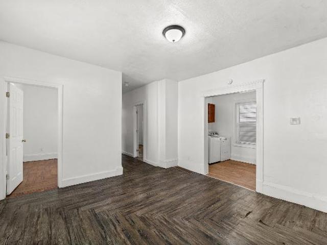 3 Br, 2 bath, Condo 8302 Sowinski Ave