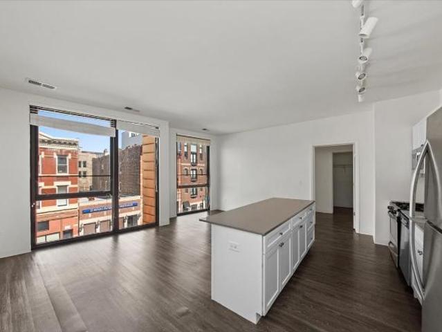 3 Br, 2 bath, Condo 830 North Milwaukee