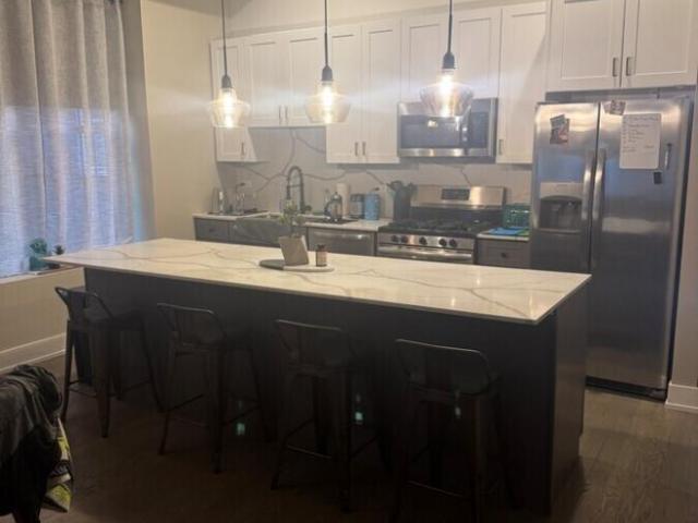 3 Br, 2 bath, Condo 837 N Wolcott Avenue