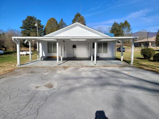 3 Br, 2 bath, Condo 840b Main St