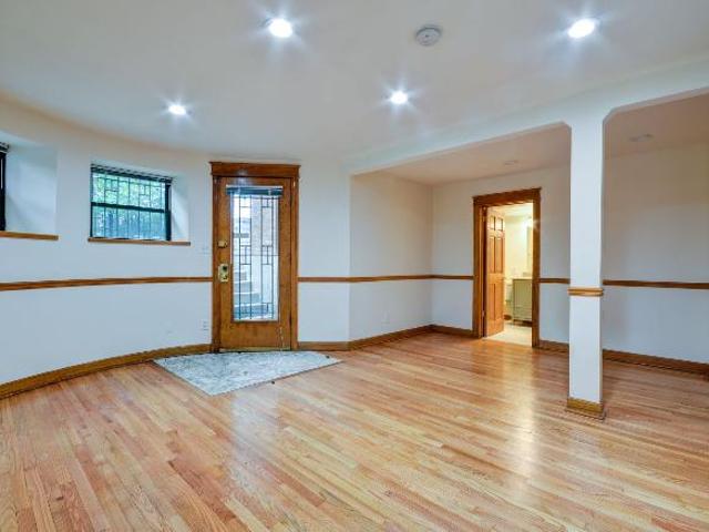3 Br, 2 bath, Condo 849 W Sheridan Rd