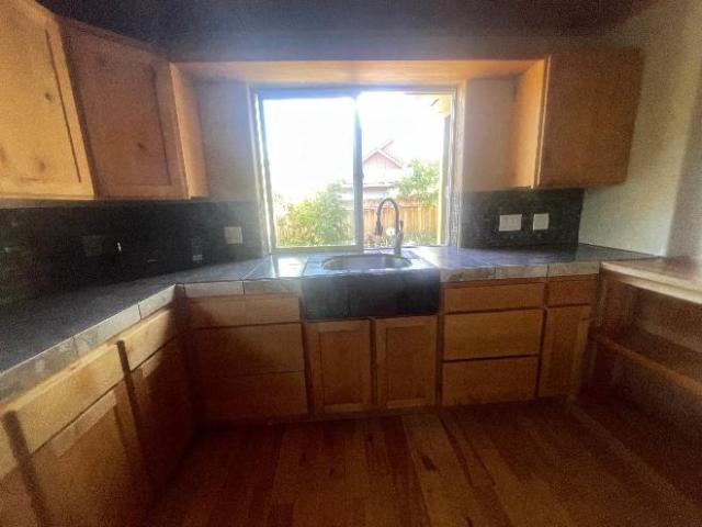 3 Br, 2 bath, Condo 84 W Nevada St