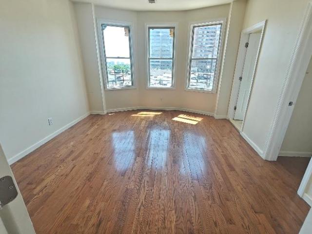 3 Br, 2 bath, Condo 85 Littleton Ave