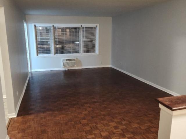 3 Br, 2 bath, Condo 8644 Skokie Blvd