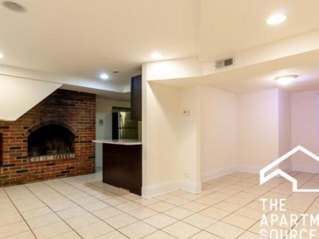 3 Br, 2 bath, Condo 877 West Lill Ave