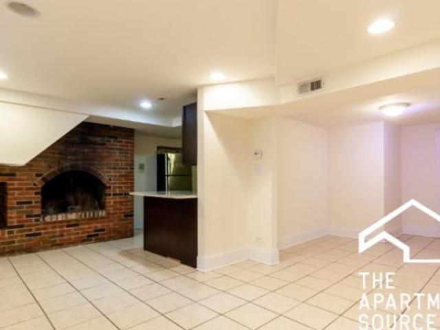 3 Br, 2 bath, Condo 879 West Lill Ave