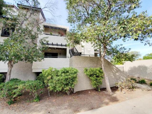 3 Br, 2 bath, Condo 880 E Fremont Ave