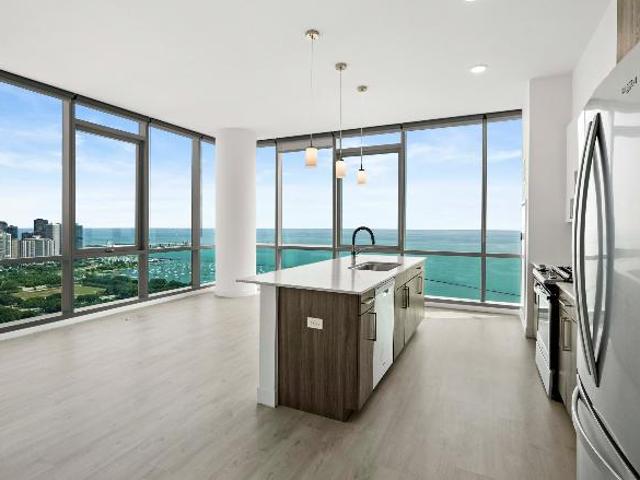 3 Br, 2 bath, Condo 897 S Michigan Ave