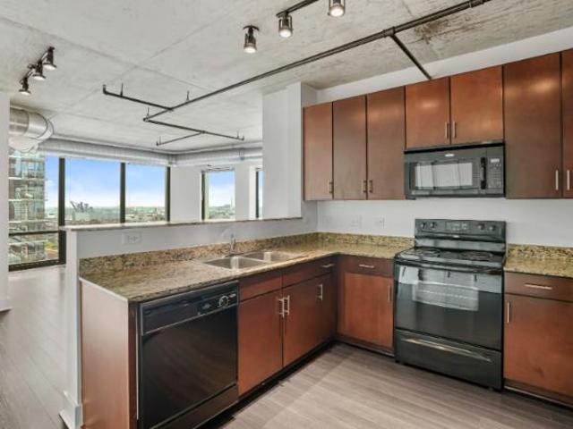 3 Br, 2 bath, Condo 902 S Clark