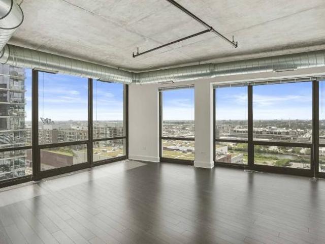 3 Br, 2 bath, Condo 910 S Clark St