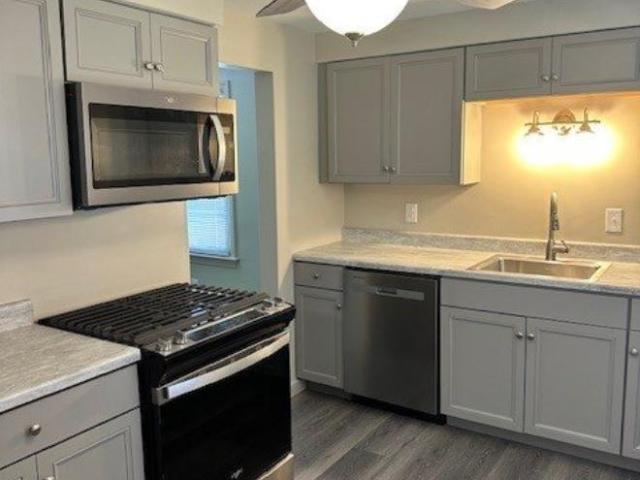 3 Br, 2 bath, Condo 9230 Highland Rd