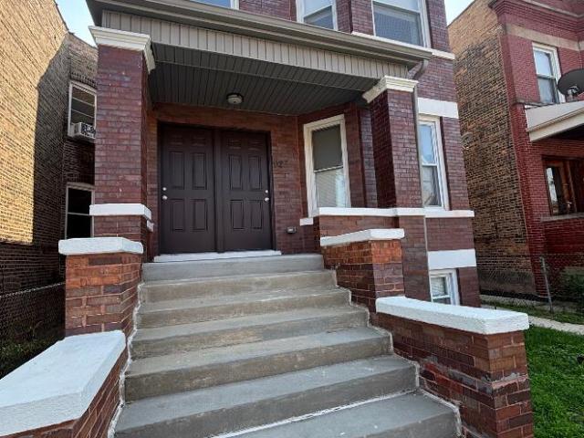 3 Br, 2 bath, Condo 923 N Drake