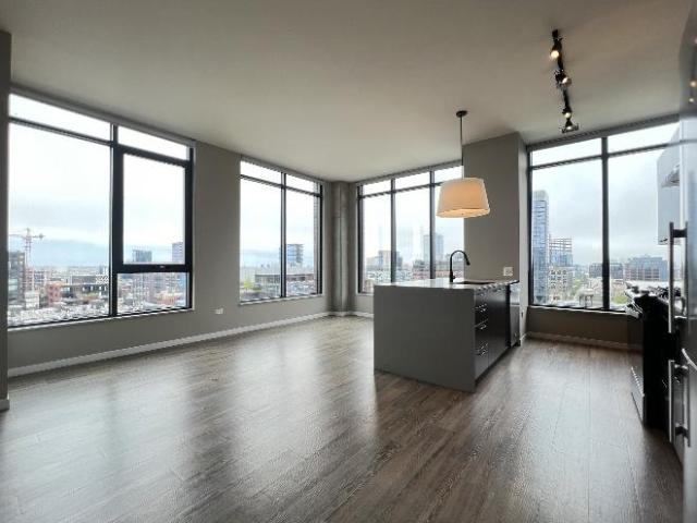 3 Br, 2 bath, Condo 932 West Washington Blvd