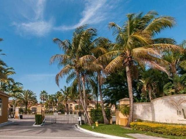 3 Br, 2 bath, Condo 9615 NW 1st Ct