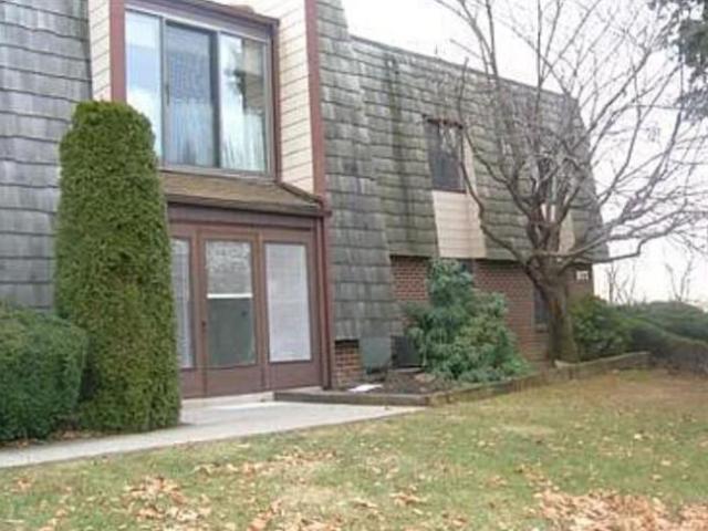 3 Br, 2 bath, Condo 977m Village Round