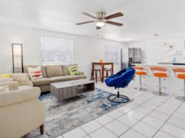 3 Br, 2 bath, Condo 978 Soi Nana Lane