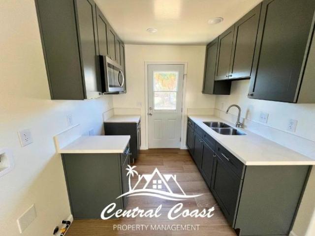 3 Br, 2 bath, Condo 0 W Jones St