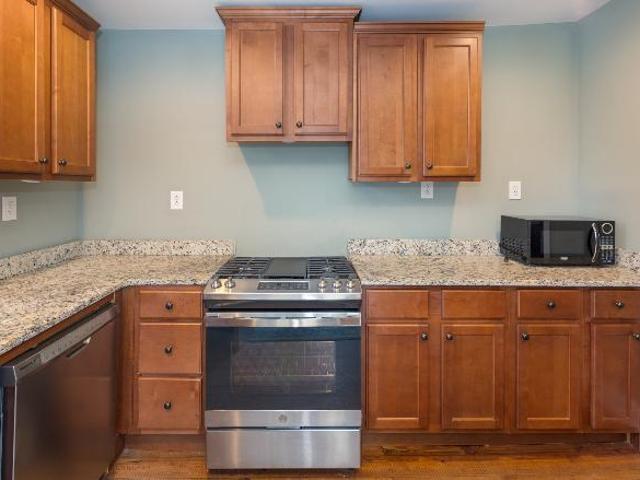 3 Br, 2 bath, Condo 13 Elizabeth St