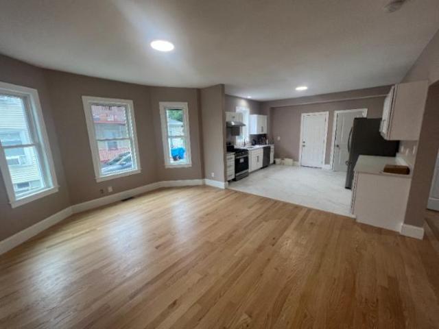 3 Br, 2 bath, Condo 13 Newton St