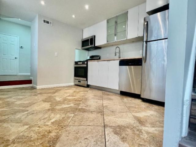 3 Br, 2 bath, Condo 1005 Frankford Avenue