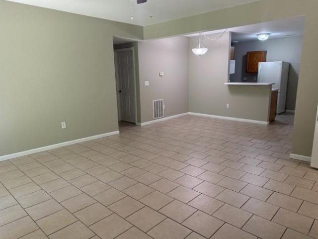 3 Br, 2 bath, Condo 101 Westview Place